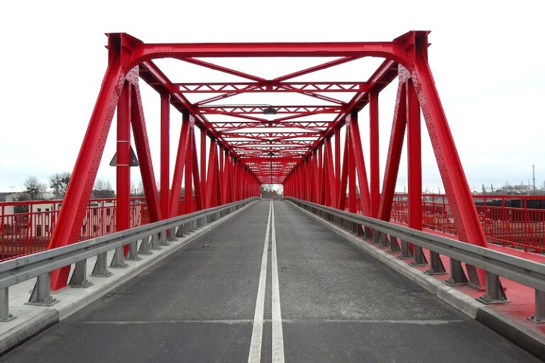 what is Girder? How Girders are different from beams? - Mech4study